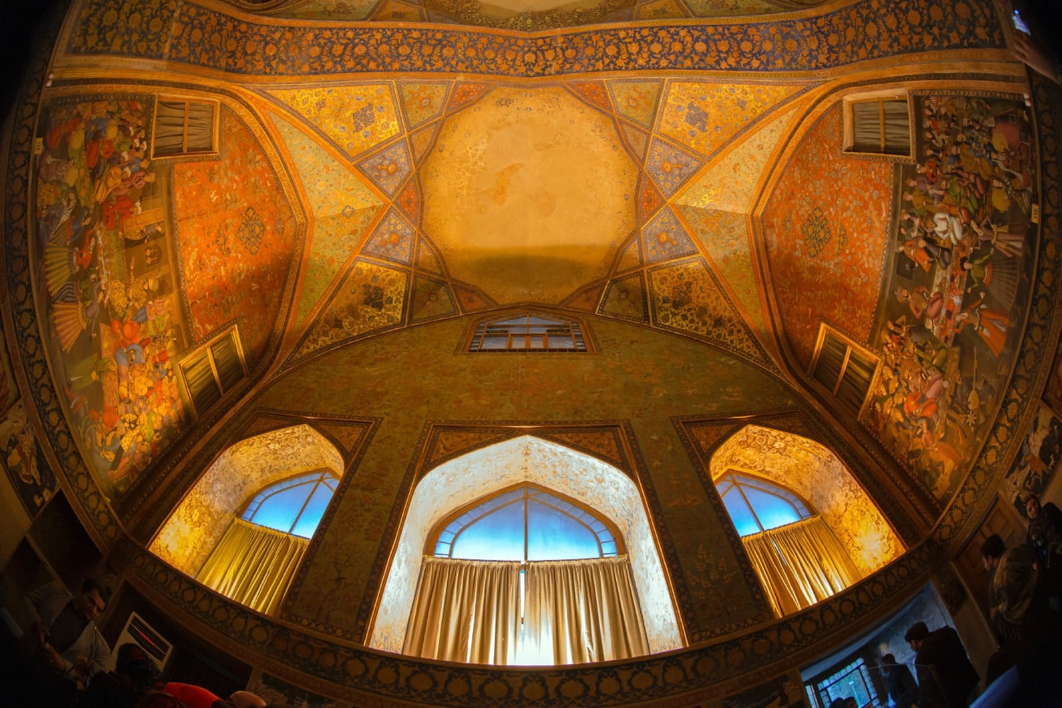 Architecture Of Isfahan: Marvels Of Islamic Design And Engineering
