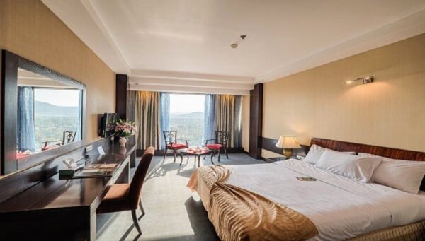Chamran Hotel Shiraz: Skyline Views And Luxury