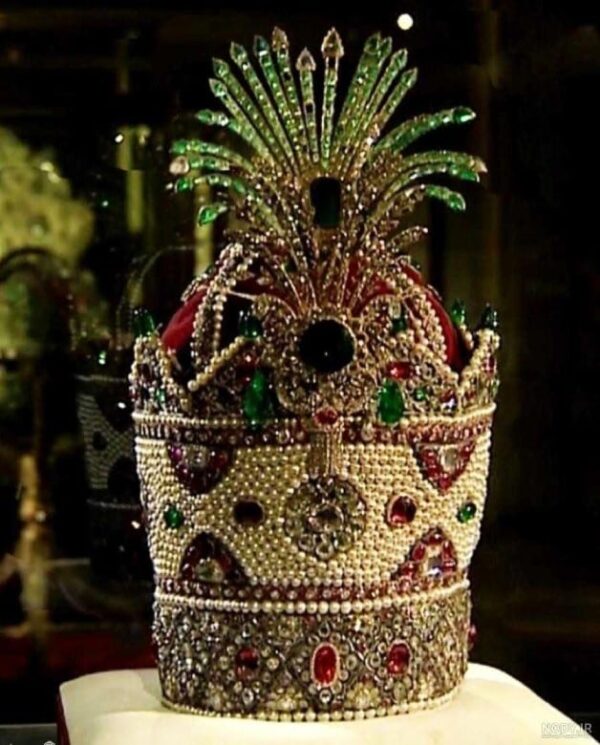 Iran's National Jewels Treasury: A Guide To Visiting